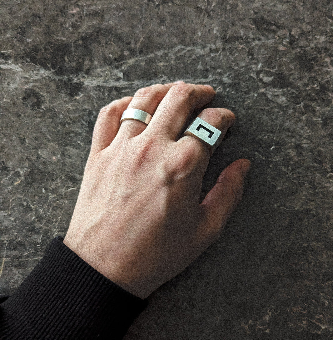 Difference Between 925 Silver and 935 Silver – external